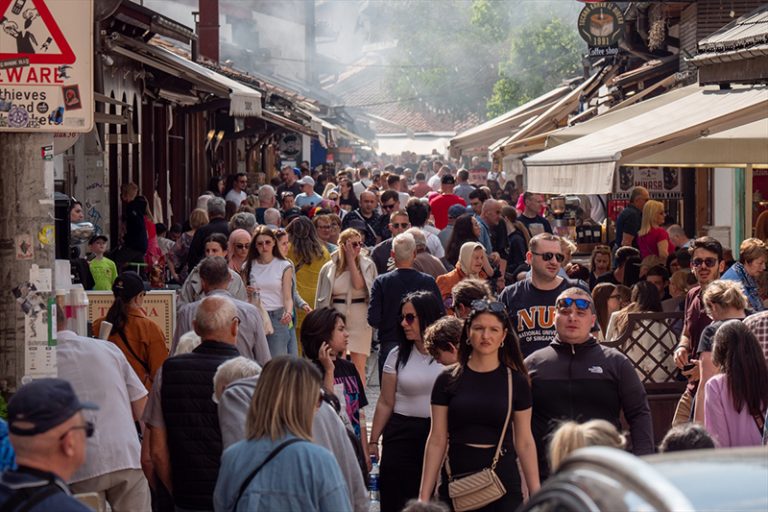 Sunčan 1. maj izmamio građane i turiste na ulice Sarajeva – Super TV